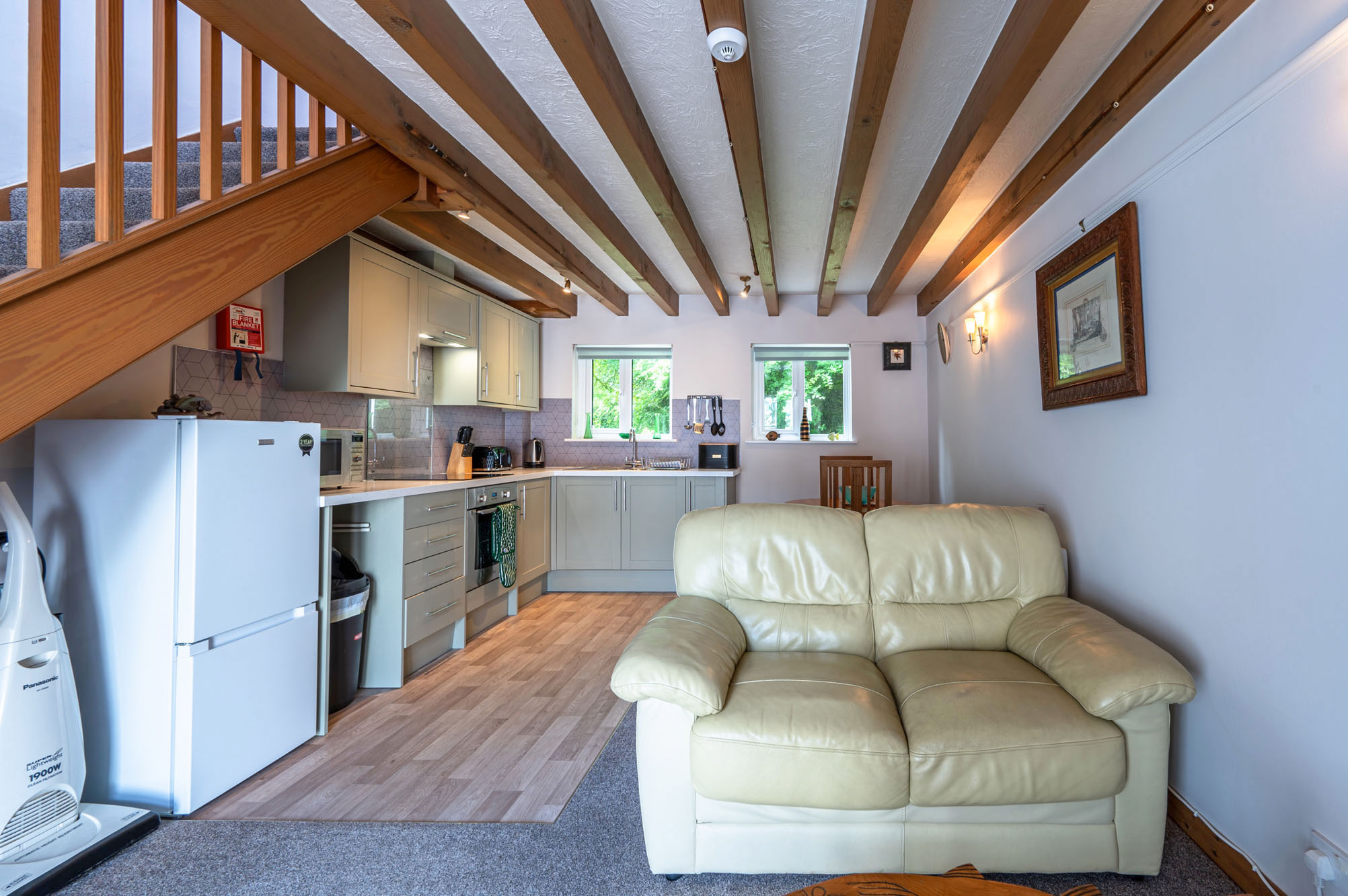 Holiday Accommodation | Cuddle | sleeps 2 - Anglers Paradise